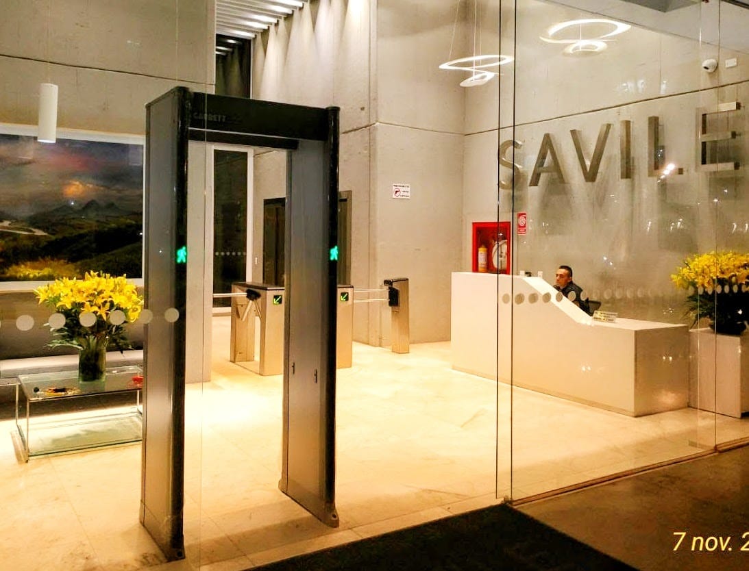 Caso de Éxito Ed. Savile Arco Detector de Metales | Domosis